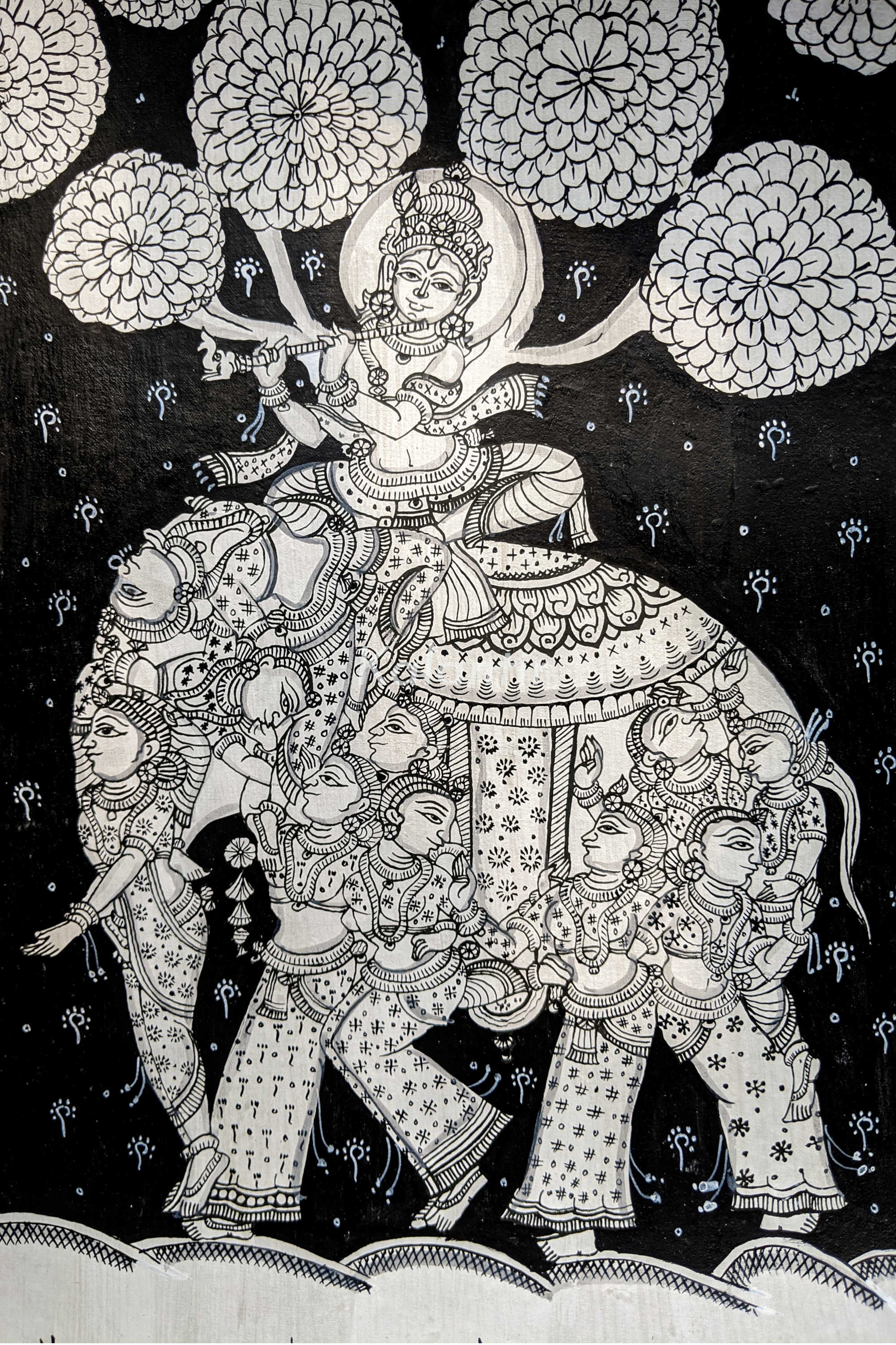 Pattachitra Painting of Lord Krishna Playing Flute With Gopikas – Kalantir